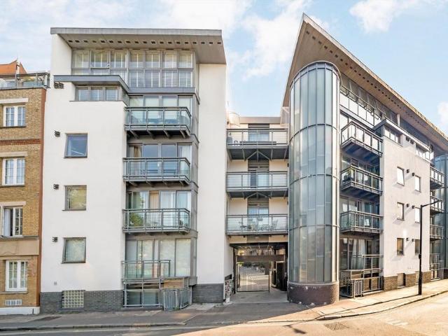Tanner Street, London SE1 3 bed flat to rent £3,800 pcm £877 pw