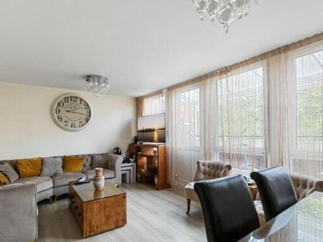 Tanners End Lane, London, 3 Bedroom Apartment