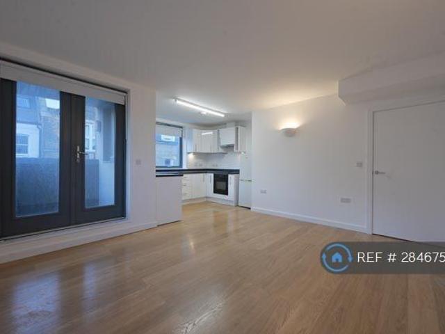 Tanners Hill, London, SE8 2 bed flat to rent £2,475 pcm £571 pw