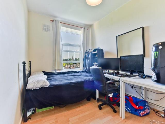 Tanners Hill, London SE8 3 bed flat to rent £2,600 pcm £600 pw