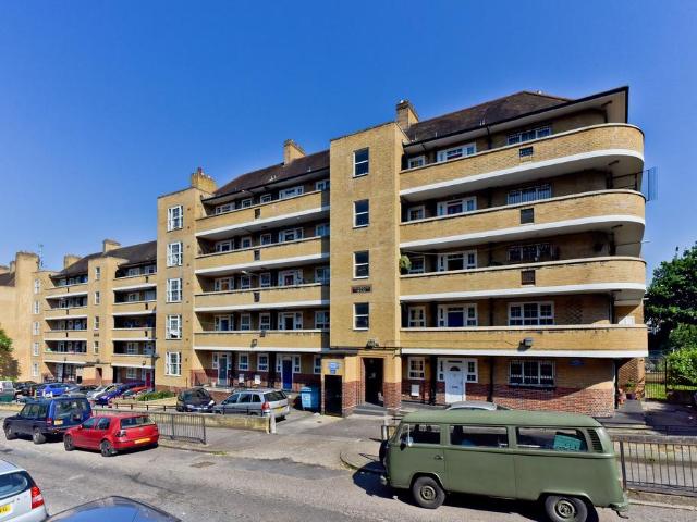 Tanners Hill, London SE8 3 bed flat to rent £2,600 pcm £600 pw