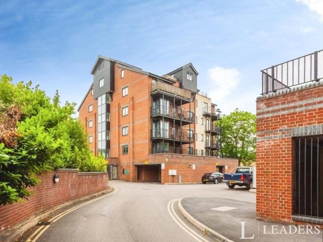 Tanners Wharf, Bishops Stortford, CM23 2 bed flat to rent £1,550 pcm £358 pw