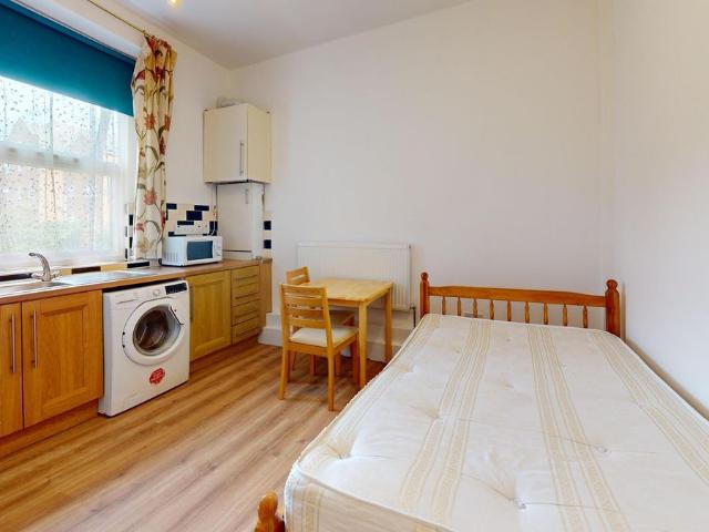 Tabley Road, London N7, Studio to rent, £1,295 pcm | PrimeLocation