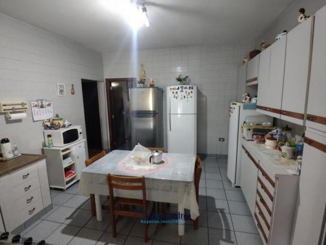 Taboão da Serra, casa térrea com 04 vagas cobertas