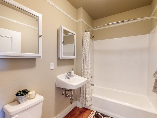 Tabor Commons Studio Apartment for Rent at 1020 Se 60th Ave, Portland, OR 97215 Mt. Tabor