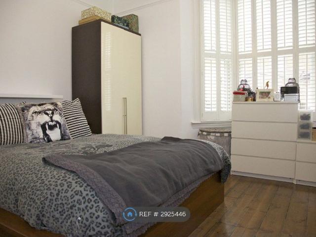Tabor Grove, London SW19, 2 bed flat to rent, £2,950 pcm | PrimeLocation