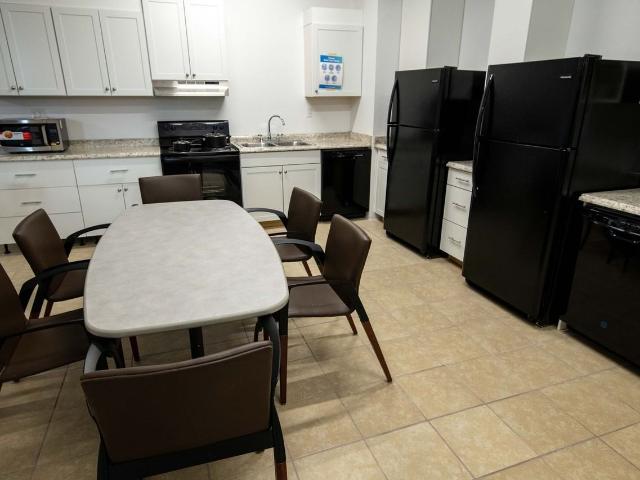 Tacoma Flats LLC Studio Apartment for Rent at 2405 1/2 Pacific Ave, Tacoma, WA 98402 New Tacoma