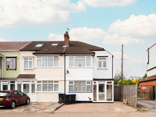 Tadworth Avenue, New Malden 3 bed semi detached house to rent £2,450 pcm £565 pw