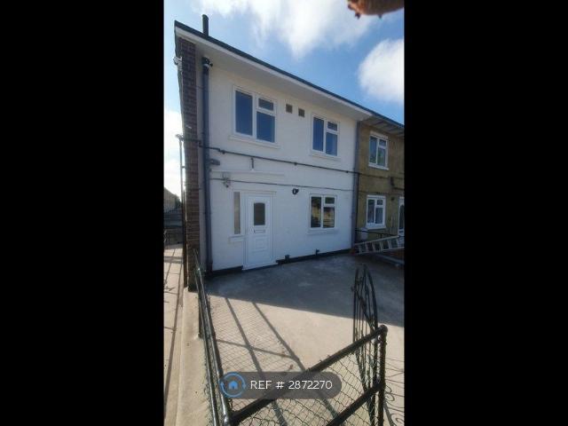 Tadworth Parade, Hornchurch RM12, 2 bed maisonette to rent, £1,600 pcm | PrimeLocation