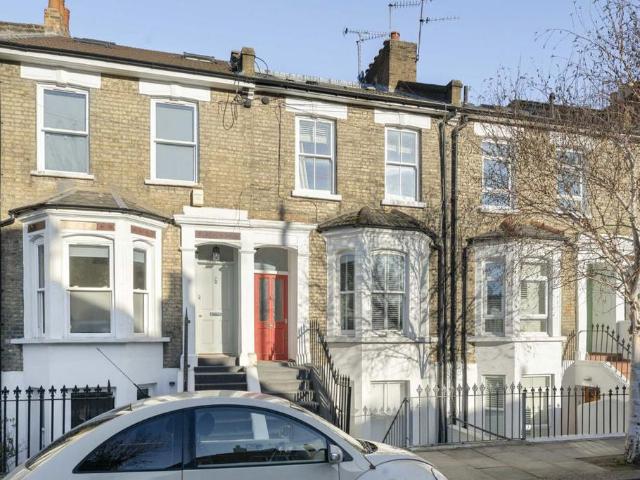 Tadmor Street, London W12 3 bed flat to rent £3,400 pcm £785 pw