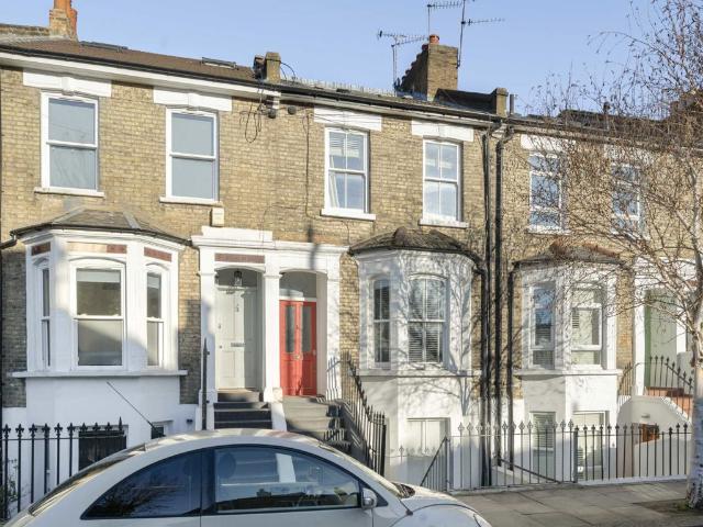 Tadmor Street, Shepherds Bush W12, 3 bed flat to rent, £3,400 pcm | PrimeLocation