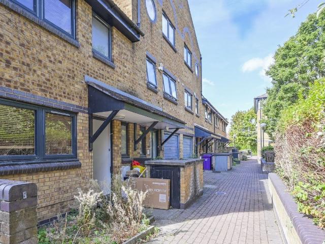 Taeping Street, Isle Of Dogs, London E14, 3 bed flat to rent, £2,492 pcm | PrimeLocation