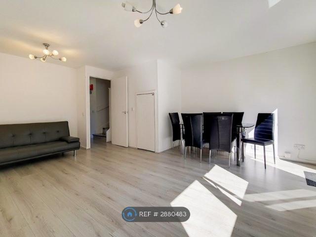 Taeping Street, London E14, 3 bed semi detached house to rent, £2,700 pcm | PrimeLocation