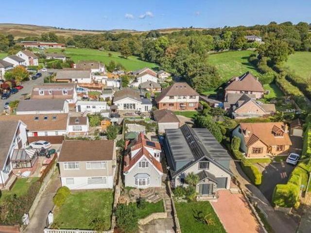 Tai´r Heol, Penpedairheol, 3 Bedroom Detached