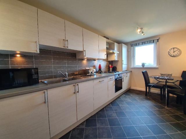 Tailor Place, Hilton, Aberdeen AB24, 2 bed flat to rent, £995 pcm | PrimeLocation