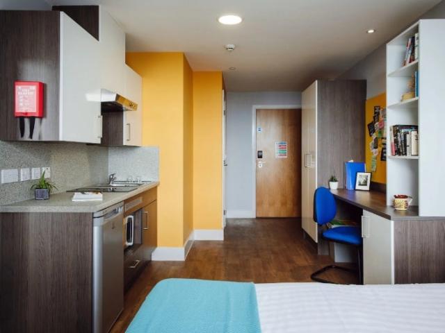Take Over My Private Studio £159pw in Bournemouth