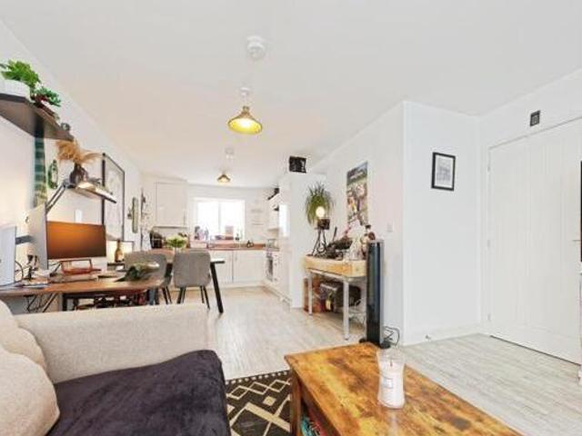 Talavera Road, Canterbury, 2 Bedroom Ground