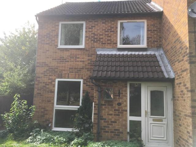 Talbot Close 3 bed end of terrace house to rent £1,395 pcm £322 pw