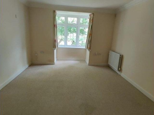 Talbot Avenue, Bournemouth BH3, 2 bed flat to rent, £1,200 pcm | PrimeLocation