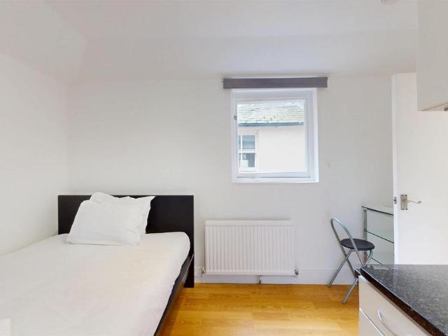 Talbot Square, London W2, Studio to rent, £1,550 pcm | PrimeLocation