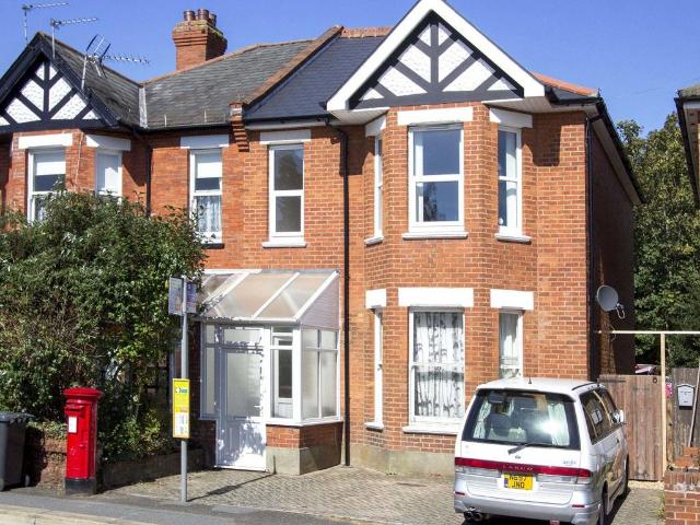 Talbot Road, Winton 3 bed flat to rent £1,700 pcm £392 pw