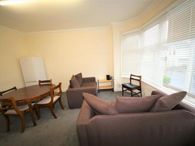 Talbot Road, Winton, Bournemouth 4 bed flat to rent £1,900 pcm £438 pw