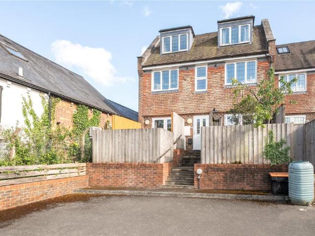 Talbot Road, Hawkhurst 2 bed apartment to rent £1,175 pcm £271 pw
