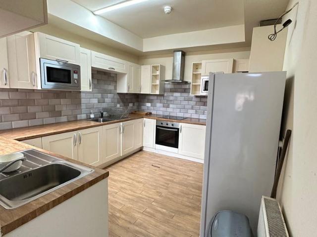 Talbot Road, Manchester, M14 5 bed house to rent £2,275 pcm £525 pw