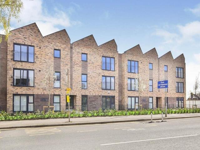 Talbot Road, Manchester M32 2 bed apartment to rent £1,275 pcm £294 pw