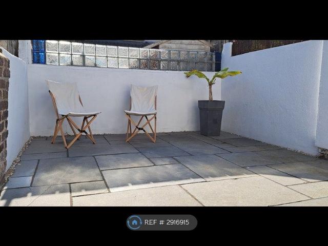 Talbot Road, Southsea PO4, 2 bed terraced house to rent, £1,350 pcm | PrimeLocation