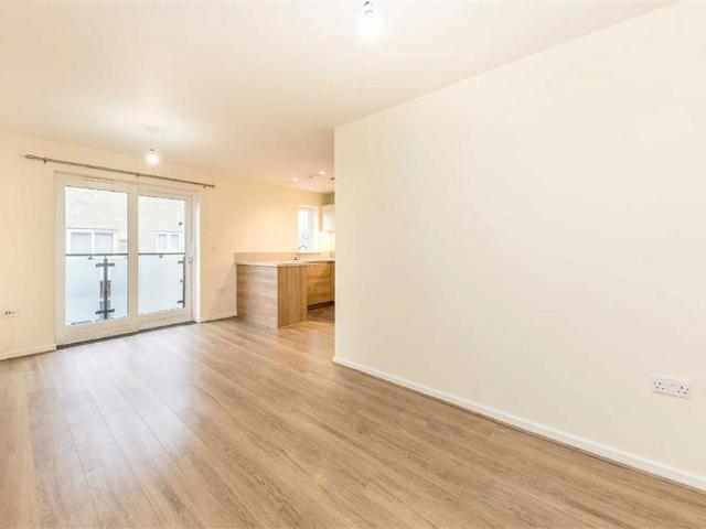 Talehangers Close, Bexleyheath DA6 2 bed flat to rent £1,650 pcm £381 pw