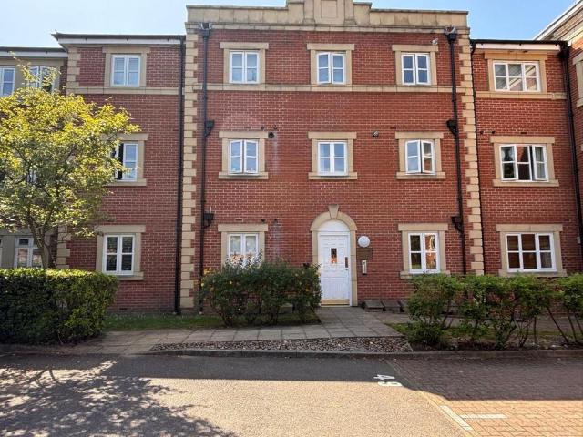 Talfourd Way, Redhill 2 bed apartment to rent £1,575 pcm £363 pw