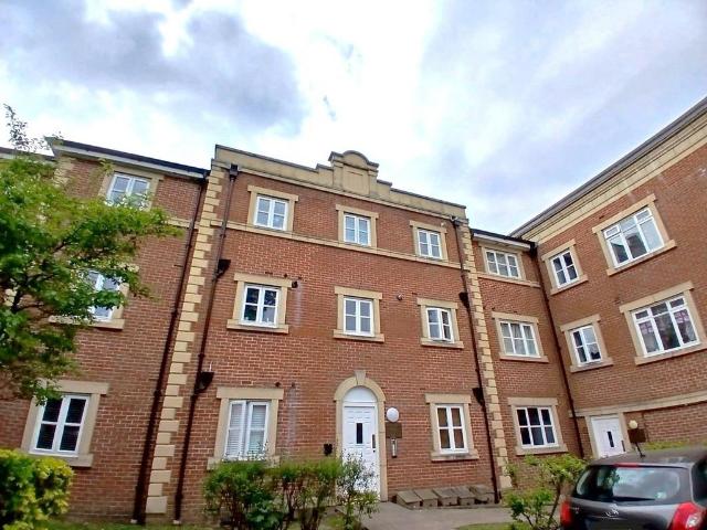 Talfourd Way, Redhill 2 bed apartment to rent £1,600 pcm £369 pw