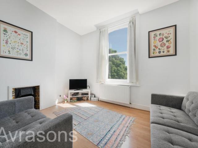TALFOURD ROAD, CAMBERWELL 3 bed flat to rent £2,999 pcm £692 pw