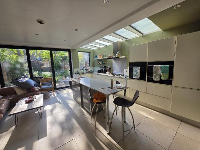 Talfourd Road, London SE15 5 bed terraced house to rent £4,600 pcm £1,062 pw