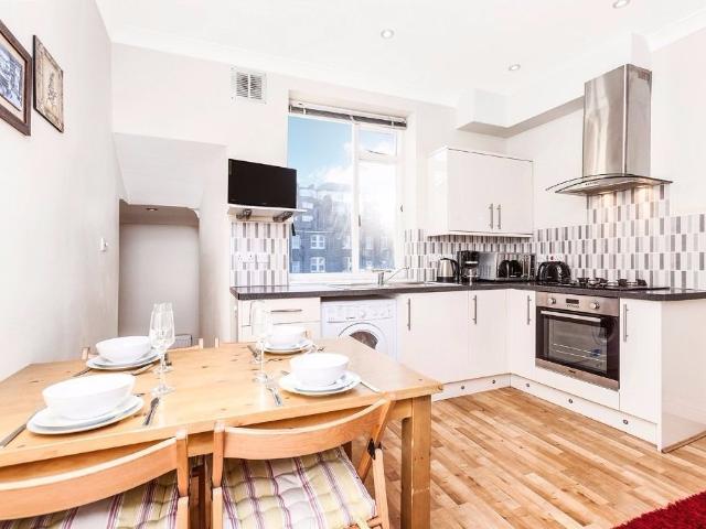 Talgarth Road, Barons Court, London W14, 2 bed flat to rent, £2,450 pcm | PrimeLocation