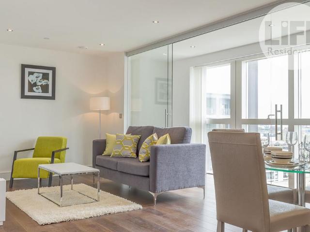 Talisman Tower, Canary Wharf E14 2 bed flat to rent £3,000 pcm £692 pw