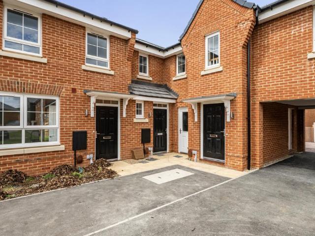 Talisker Road, Maidstone, ME20 3 bed property to rent £1,850 pcm £427 pw