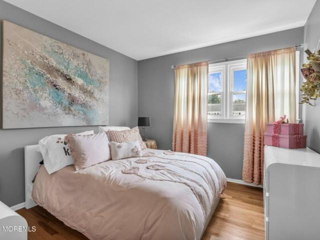 Tall Oaks Dr, Hazlet, Home For Sale