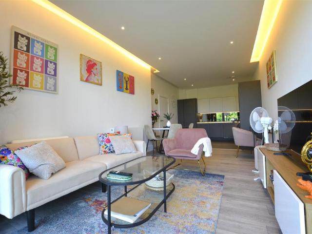 Tallon Road, Hutton 2 bed apartment to rent £1,650 pcm £381 pw