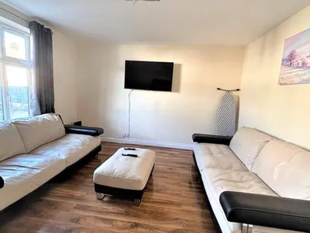 Tallow Close, London, RM9 6EF, United Kingdom | 5 bed house for rent #165512138 | Rentberry