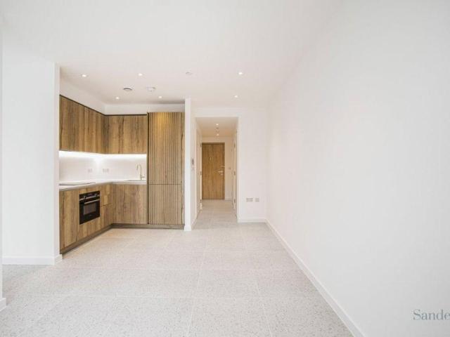 Tapestry Way, Greater London E1 Studio to rent £2,100 pcm £485 pw