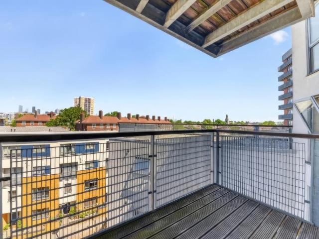 Tarves Way Greenwich SE10 2 bed apartment to rent £2,050 pcm £473 pw