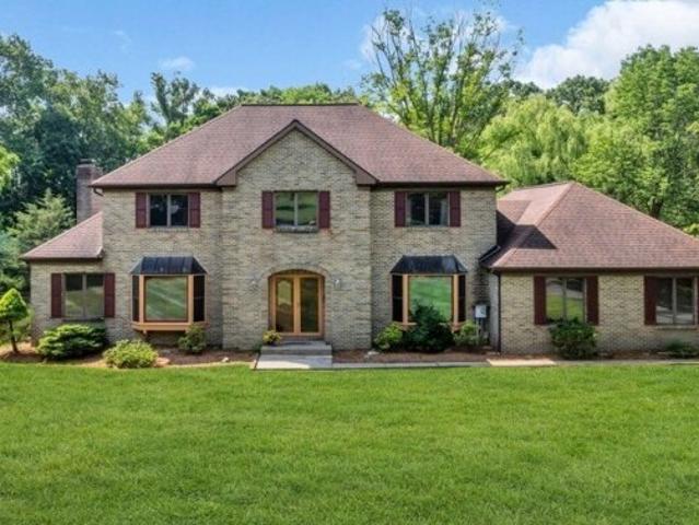 Tara Ct, Hardwick Twp, Home For Sale