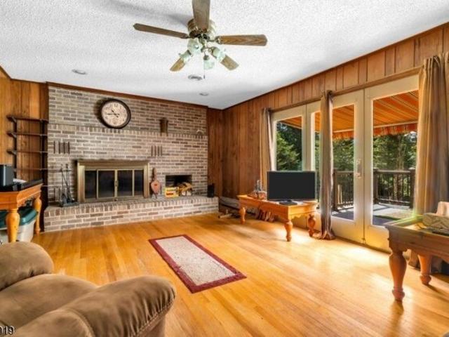 Tara Ct, Hardwick Twp, Home For Sale