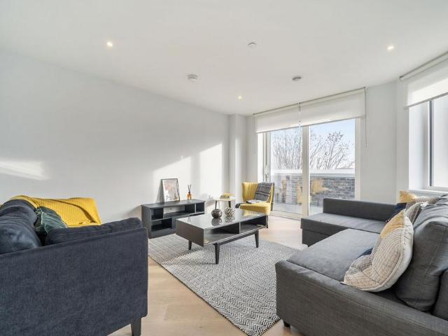 Tarling House, Elephant and Castle. 1 bed flat to rent £3,400 pcm £785 pw