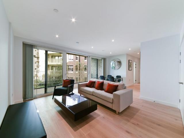 Tarling House, 3 Walworth Road. 2 bed flat to rent £3,228 pcm £745 pw