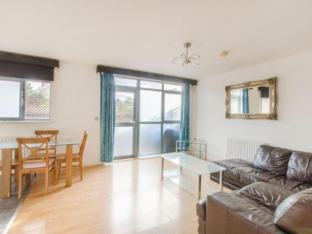 Tarling Road, Canning Town, London, E16 1 bed flat to rent £2,000 pcm £462 pw