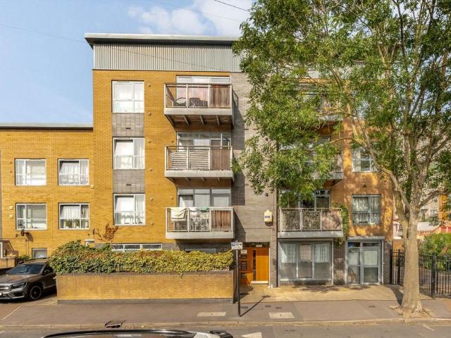 Tarling Road, London E16 1 bed flat to rent £1,850 pcm £427 pw