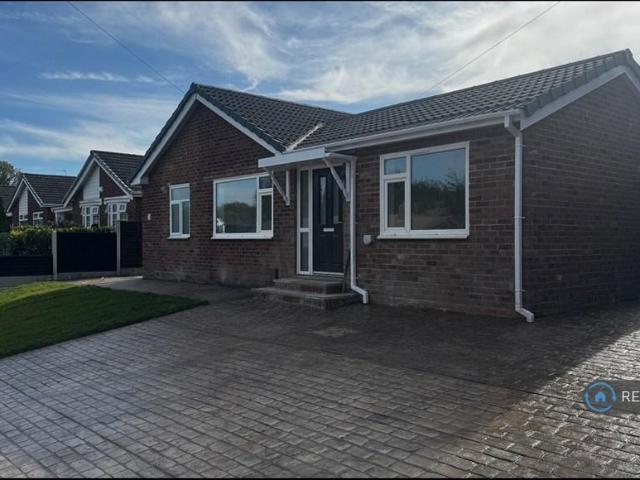 Tarnside Close, Stockport, SK2 3 bed bungalow to rent £1,395 pcm £322 pw